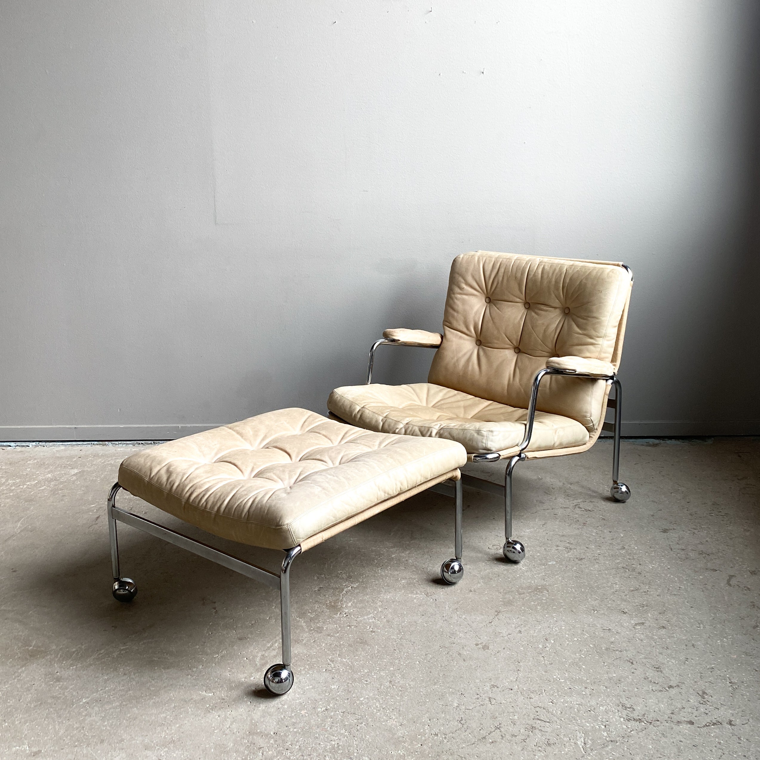 Karin i svart skinn, Bruno Mathsson, DUX | Vintagebyrån | Second hand ...