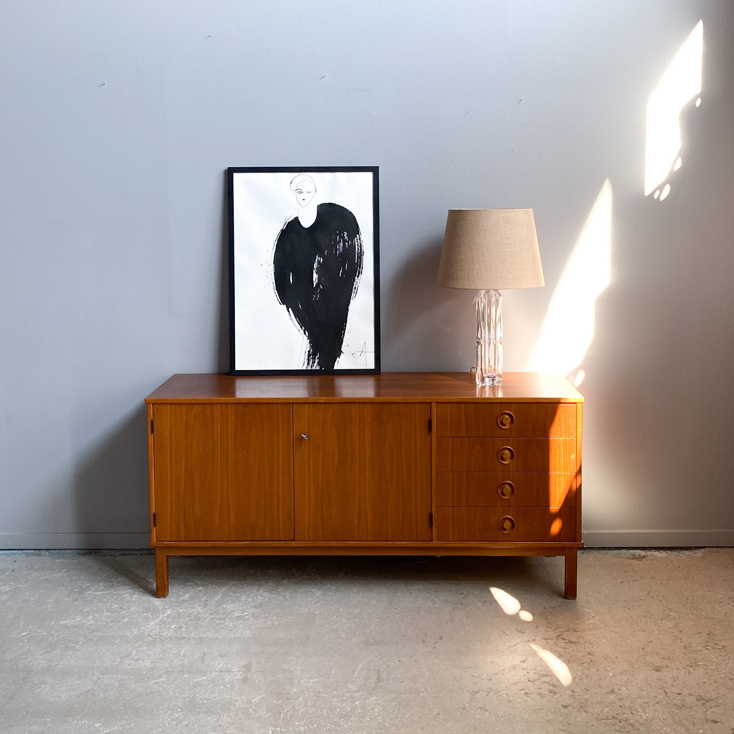 Sideboard i valnöt | Vintagebyrån | Second hand Varberg