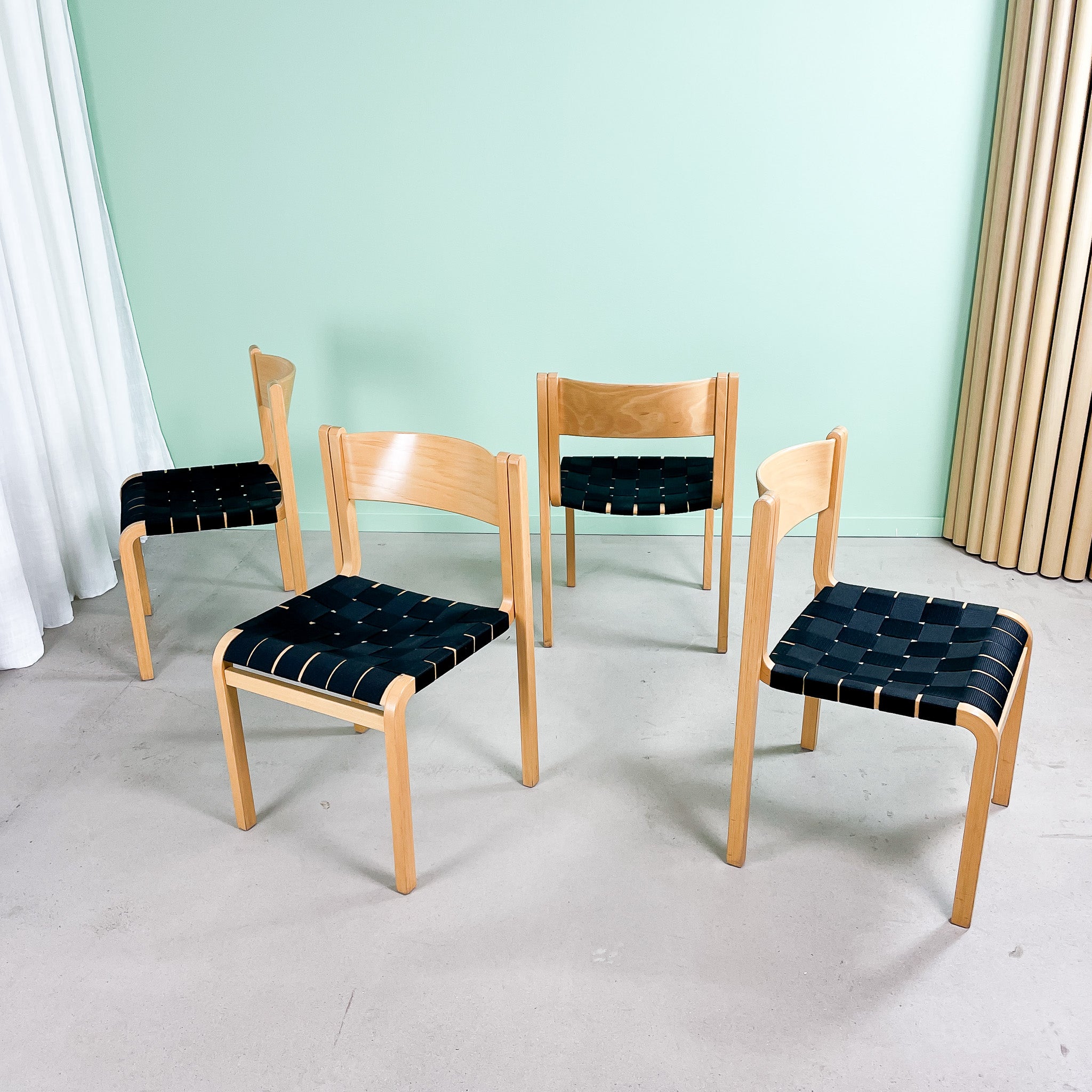 Stolar med flätad sadelgjord | Vintagebyrån | Second hand Varberg